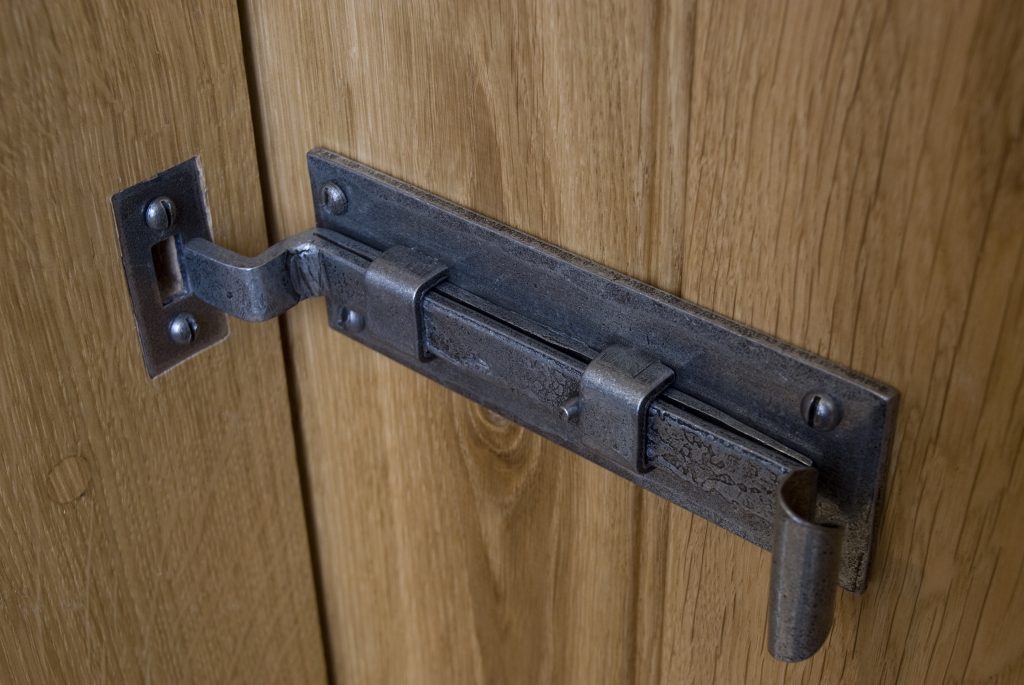 Peak Oak: What Furniture Do I Need For My Oak Door?