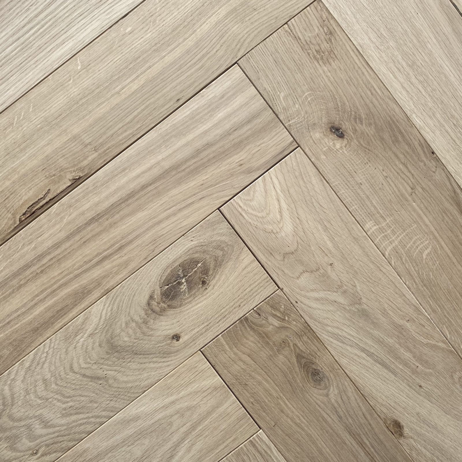 Prime Grade Herringbone Parquet Engineered Oak Flooring - Peak Oak