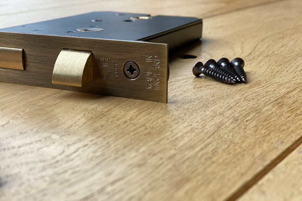 Horizontal Bathroom Mortice Lock - Peak Oak